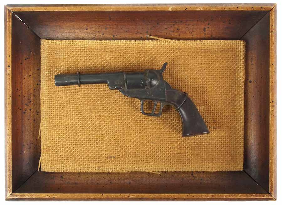 Gun Plaque in All Western